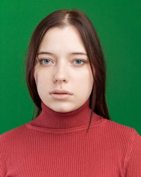 25 Men & Women Professional Headshot Examples - Zenith Clipping